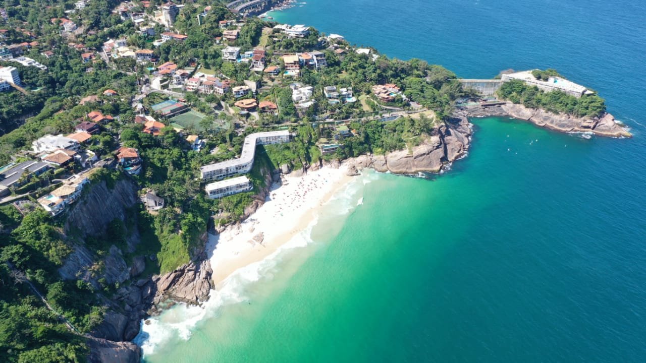 Rio402 - Large plot with sea view in Joá | Latin Exclusive